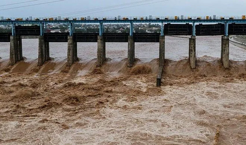 PDMA predicts high flood of 750,000 cusecs to enter Sindh tomorrow