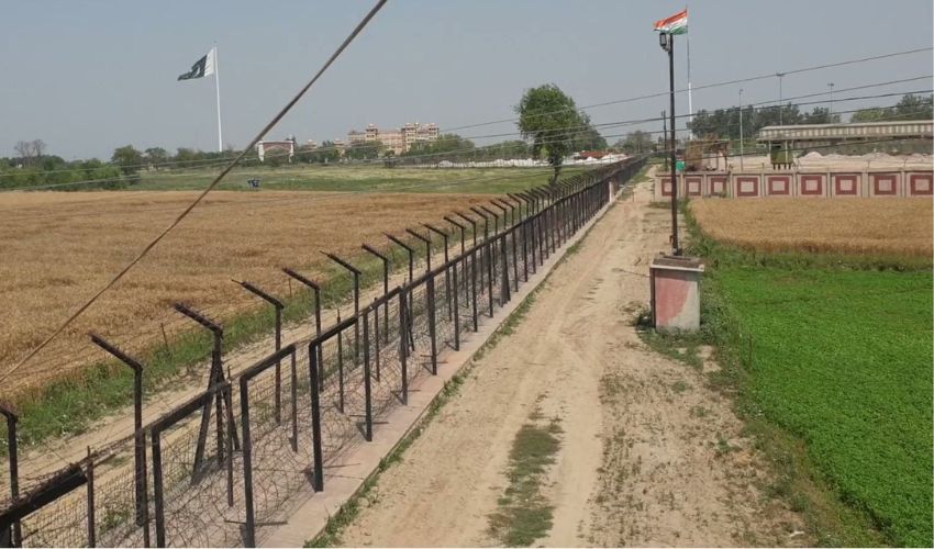India vacates border villages amid escalating war hysteria